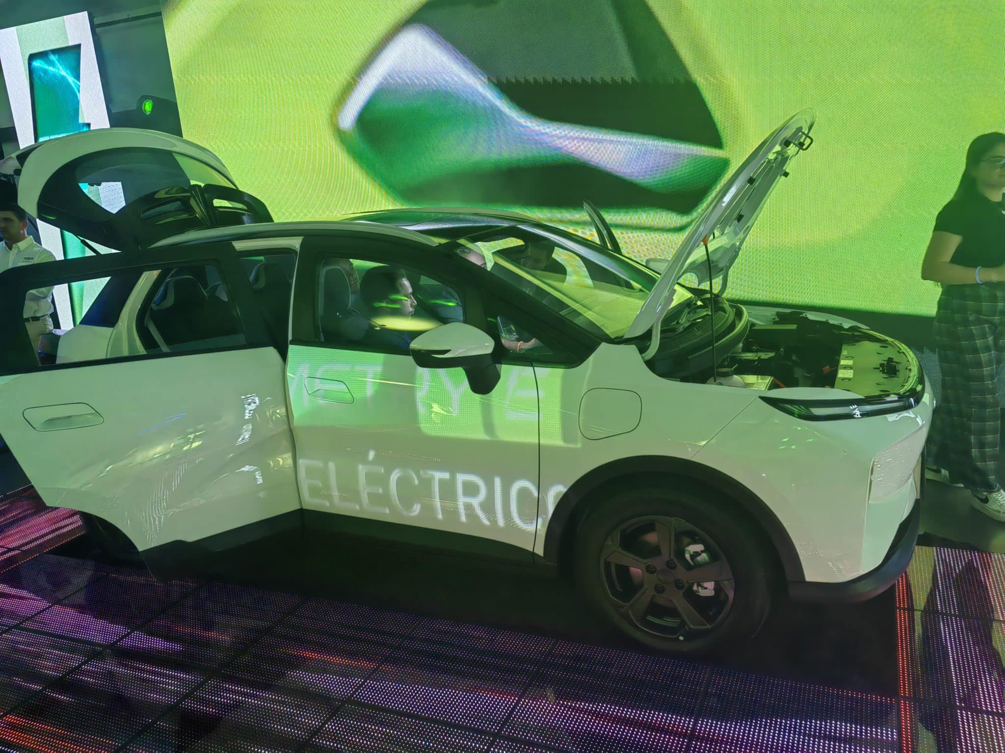 Geely Geometry E innovador y avanzando SUV 100% eléctrico